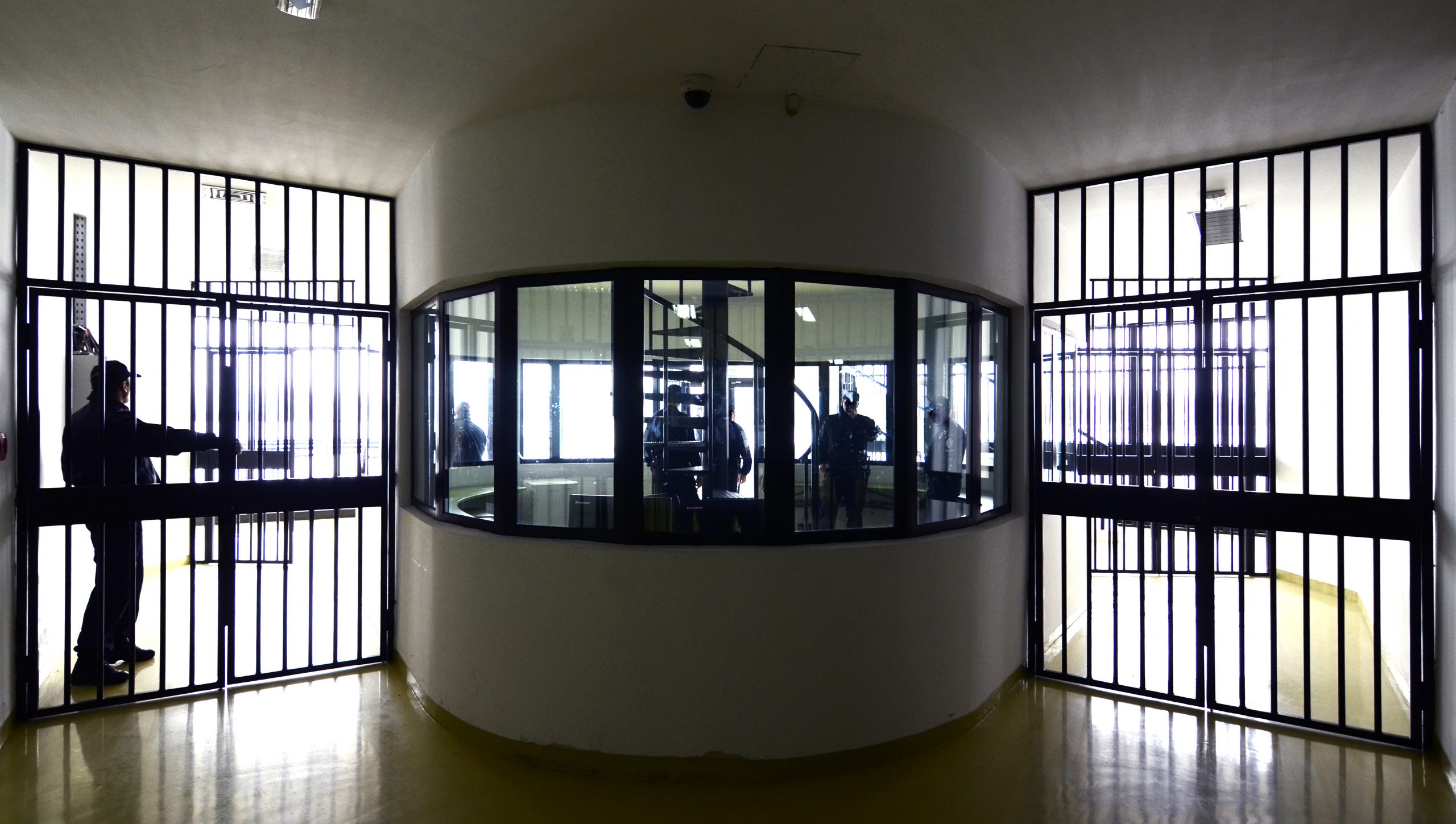 What is the Difference Between Maximum and Minimum-Security Prisons ...